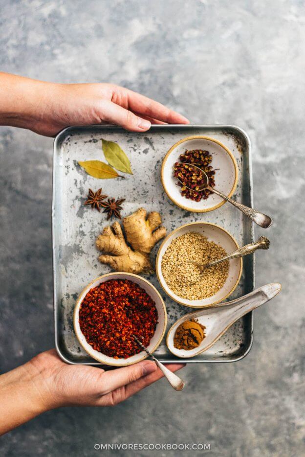How to Make Chili Oil (辣椒油) - Omnivore's Cookbook