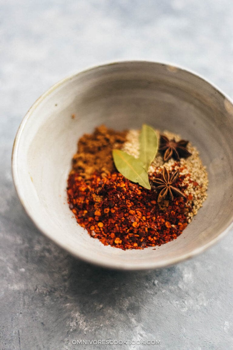 How to Make Chili Oil (辣椒油) - Omnivore's Cookbook