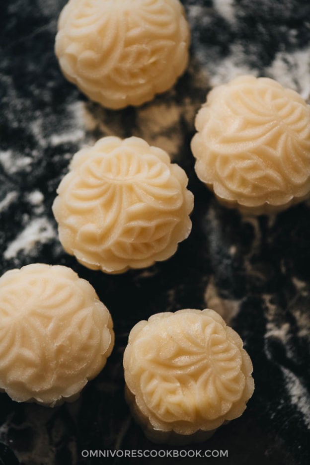 Snow Skin Mooncake with Custard Filling (冰皮月饼) - Omnivore's Cookbook