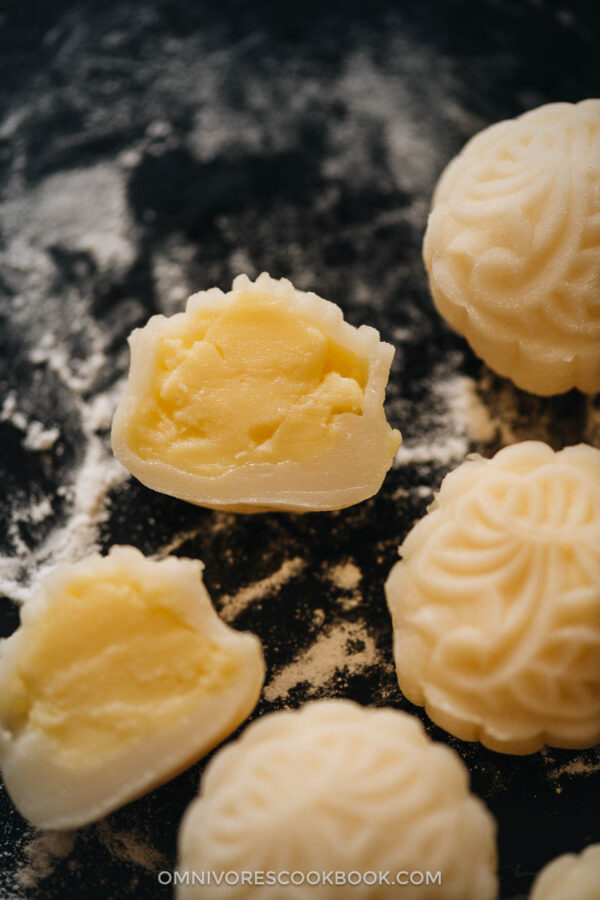 Snow Skin Mooncake with Custard Filling (冰皮月饼) - Omnivore's Cookbook