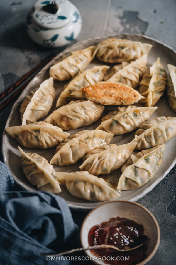 Homemade Vegan Dumplings (素菜锅贴) - Omnivore's Cookbook