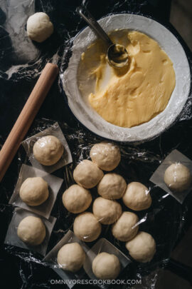 Chinese Steamed Custard Buns (nai wong bao, 奶黄包) - Omnivore's Cookbook