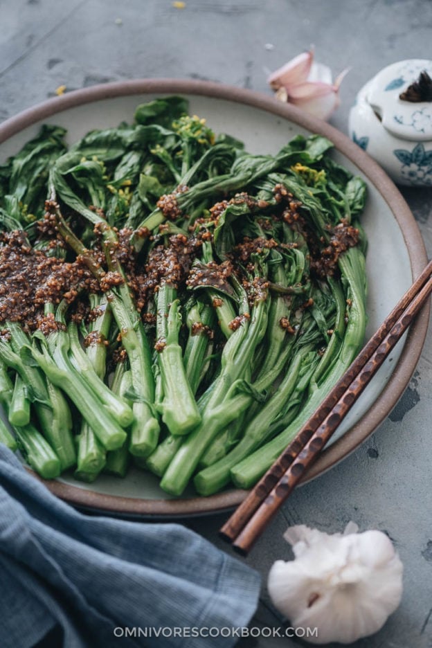 Choy Sum with Garlic Sauce - Omnivore's Cookbook