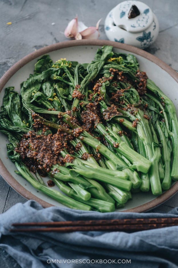Choy Sum with Garlic Sauce - Omnivore's Cookbook