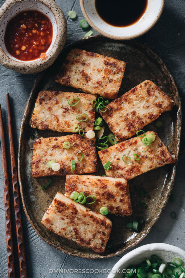 Chinese Turnip Cake (Lo Bak Go, 萝卜糕) - Omnivore's Cookbook