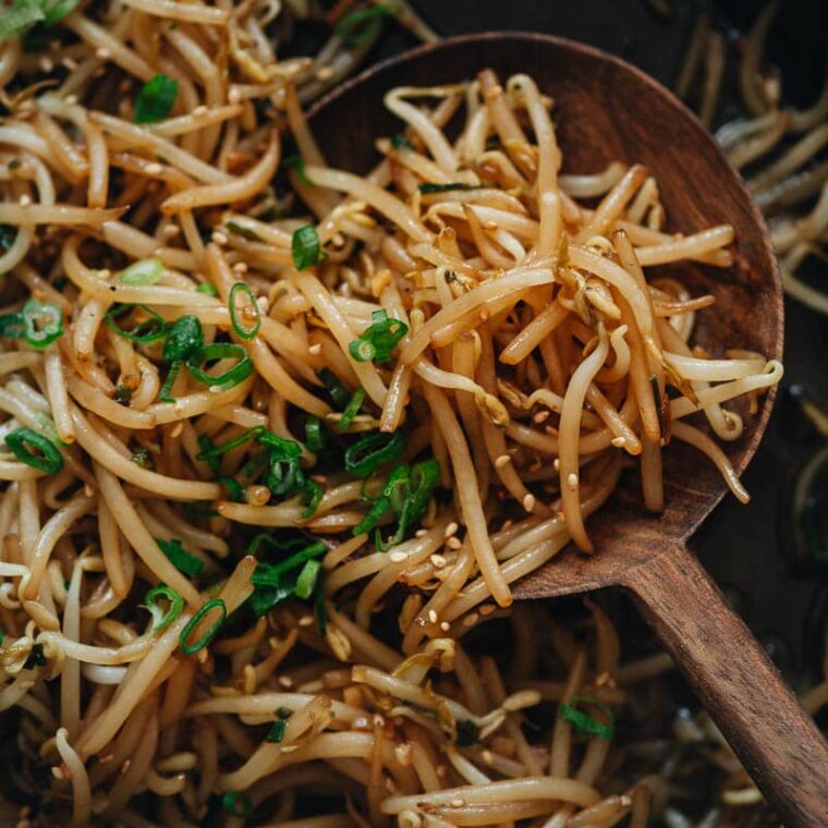 Cantonese Lotus Root Stir Fry (荷塘小炒, He Tang Xiao Chao) - Omnivore's ...