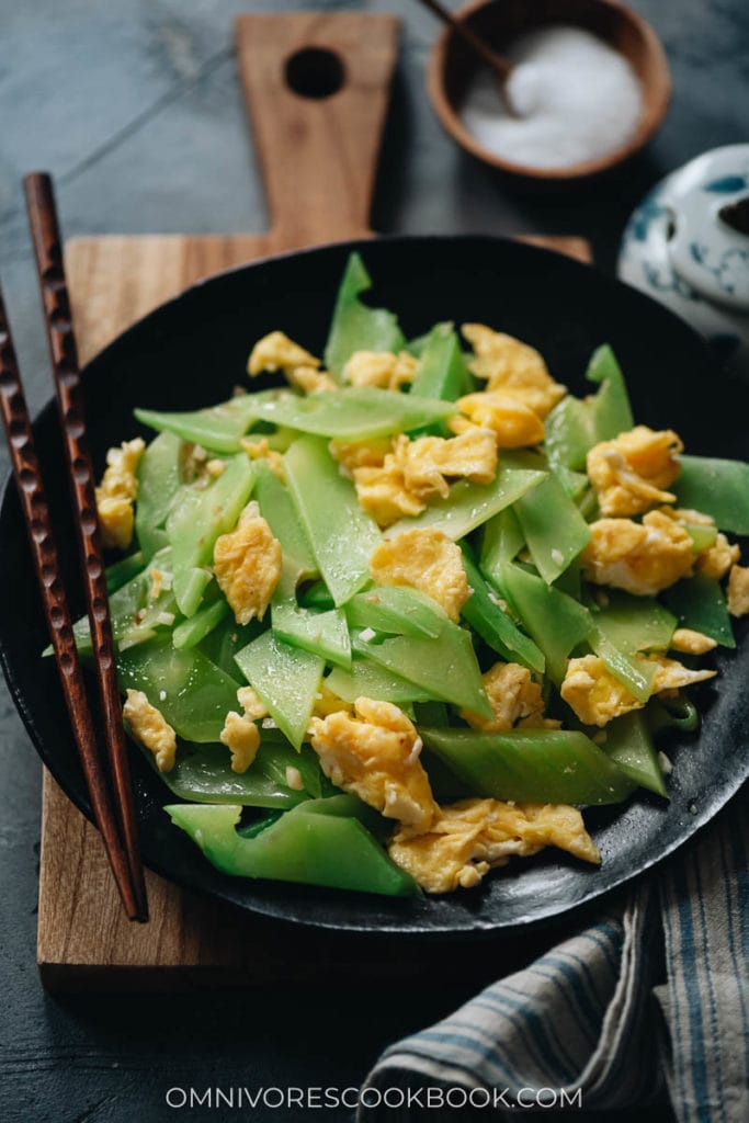 Celtuce Stir Fry with Eggs (莴笋炒鸡蛋) - Omnivore's Cookbook