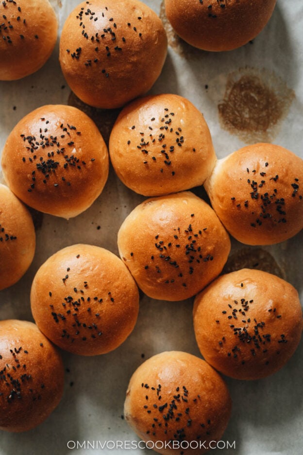Baked BBQ Pork Buns (Char Siu Bao) - Omnivore's Cookbook