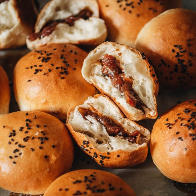 Baked BBQ Pork Buns (Char Siu Bao) - Omnivore's Cookbook
