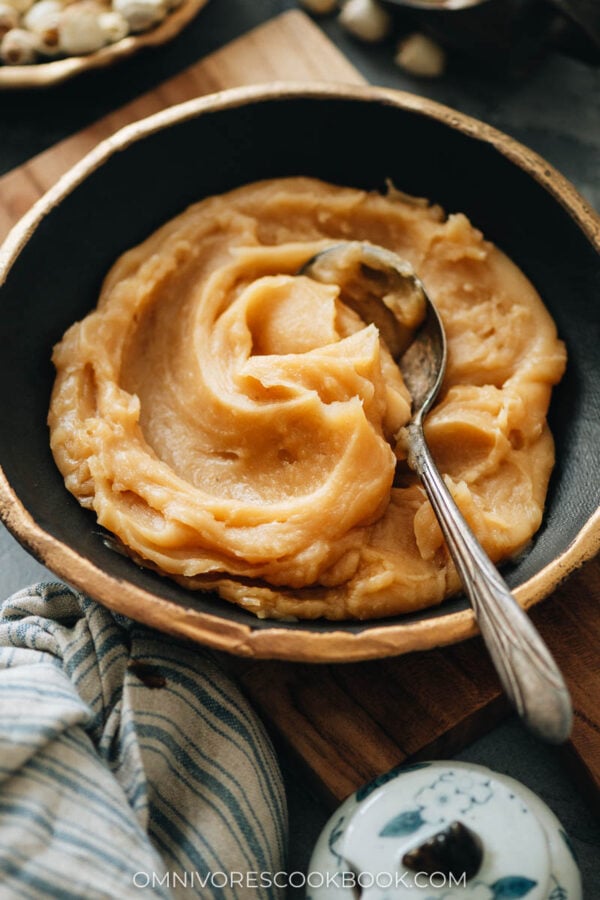 Homemade Lotus Seed Paste (莲蓉馅) - Omnivore's Cookbook