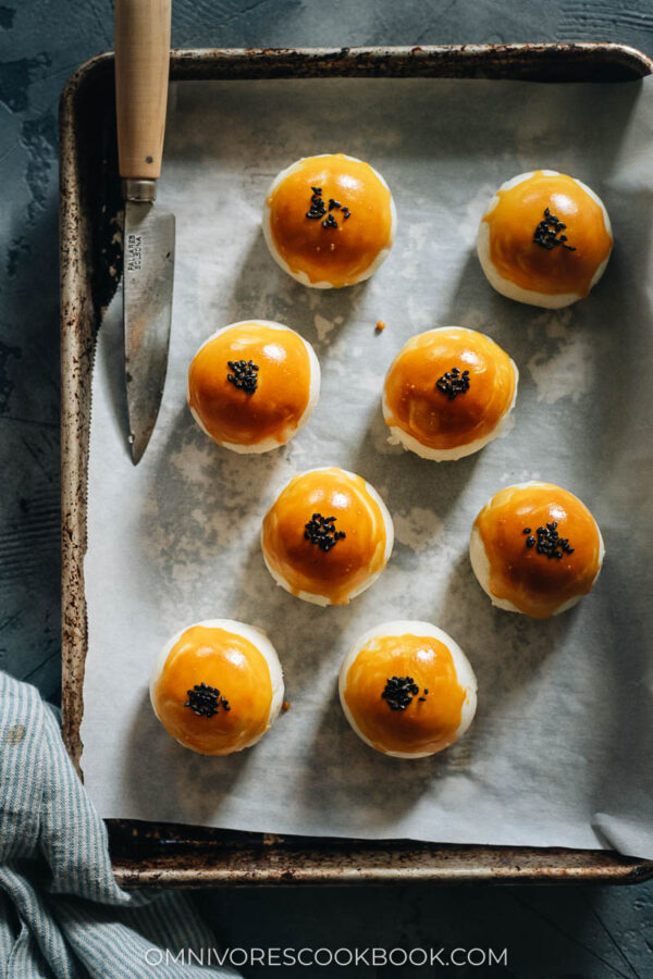 Dan Huang Su (Pastry Mooncake with Salty Egg Yolk, 蛋黄酥) - Omnivore's ...