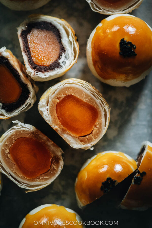 Dan Huang Su (Pastry Mooncake with Salty Egg Yolk, 蛋黄酥) - Omnivore's ...