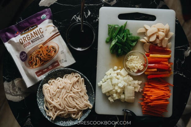 Vegetable Udon Stir Fry (Veggie Yaki Udon) - Omnivore's Cookbook