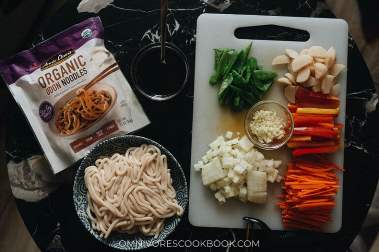 Vegetable Udon Stir Fry (Veggie Yaki Udon) - Omnivore's Cookbook