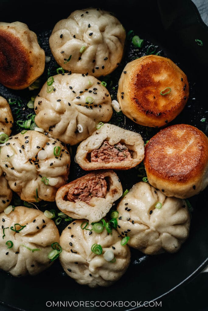 Sheng Jian Bao (生煎包, Shanghai Pan-Fried Pork Buns) - Omnivore's Cookbook