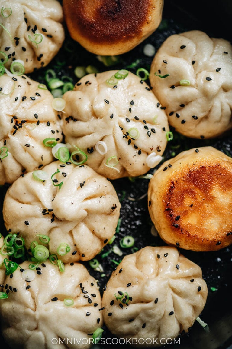 Sheng Jian Bao (生煎包, Shanghai Pan-Fried Pork Buns) - Omnivore's Cookbook