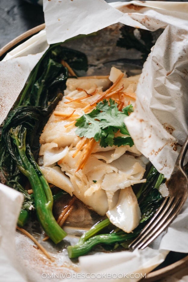 Chinese Fish En Papillote (Paper wrapped fish in sesame ginger sauce ...
