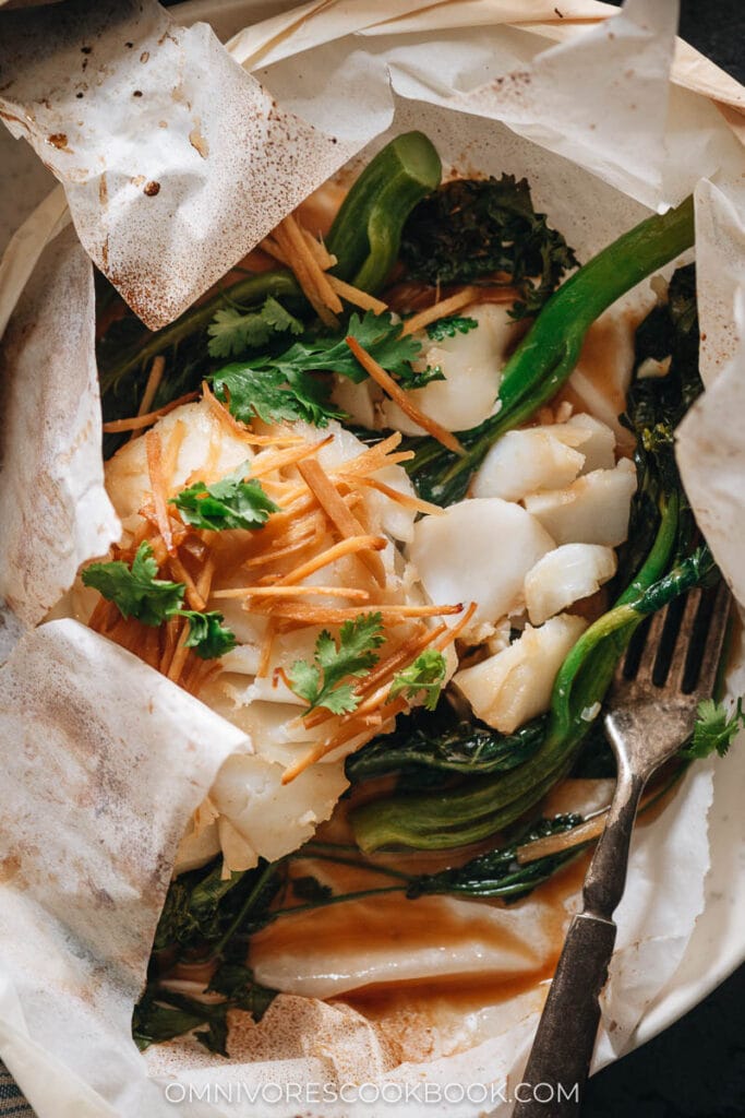 Chinese Fish En Papillote (Paper wrapped fish in sesame ginger sauce ...