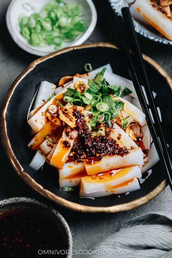 Mung Bean Curd with Chili Oil Sauce (Liang Fen, 凉粉) - Omnivore's Cookbook