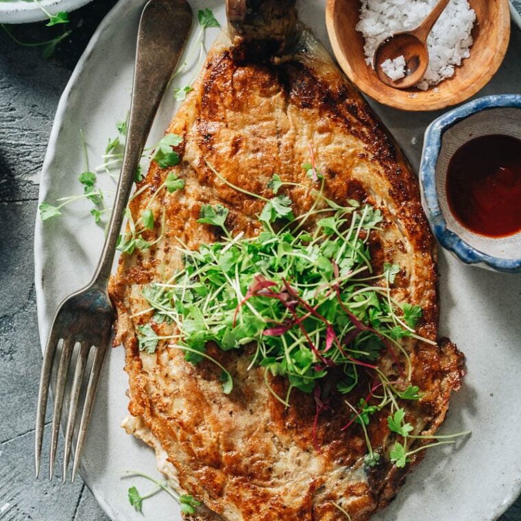 Ji Dan Bing (Chinese Breakfast Pancake, 鸡蛋饼) - Omnivore's Cookbook