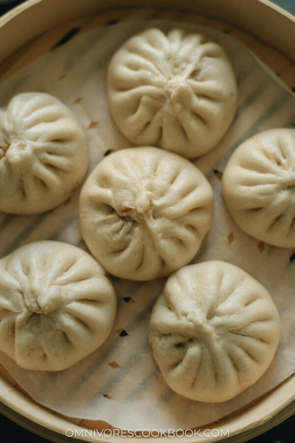 Steamed Pork Buns with Chive (猪肉韭菜包子) - Omnivore's Cookbook