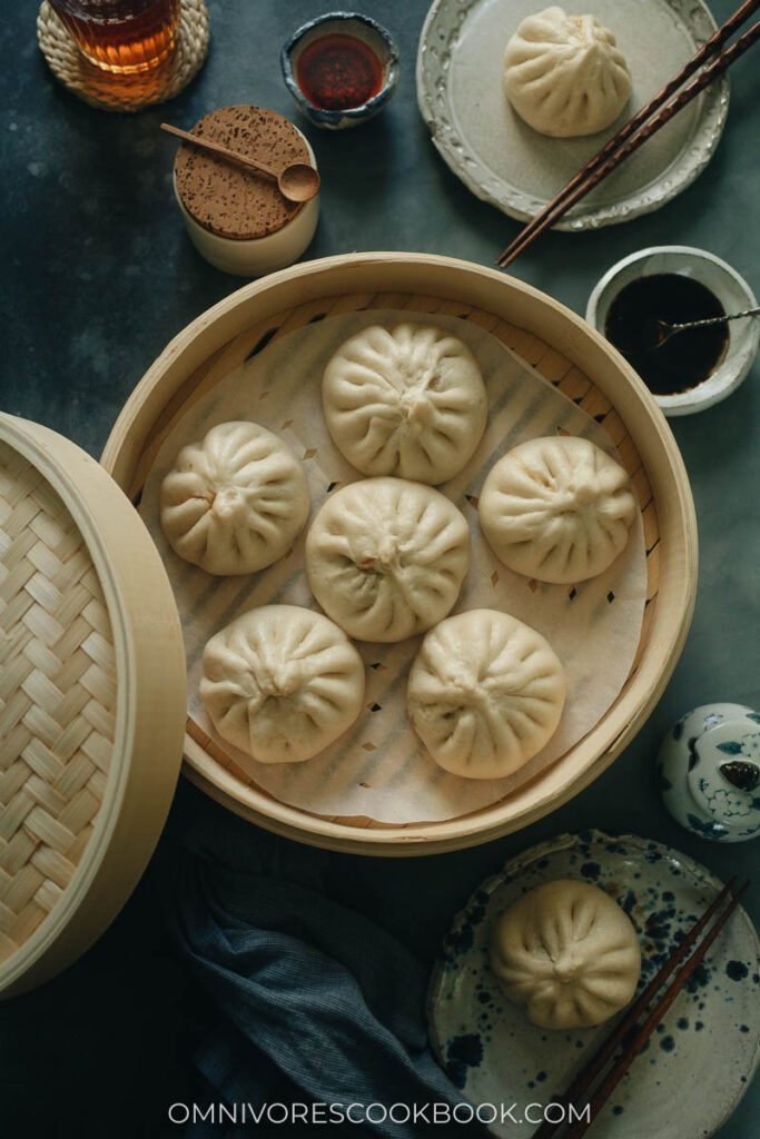 Steamed Pork Buns with Chive (猪肉韭菜包子) - Omnivore's Cookbook