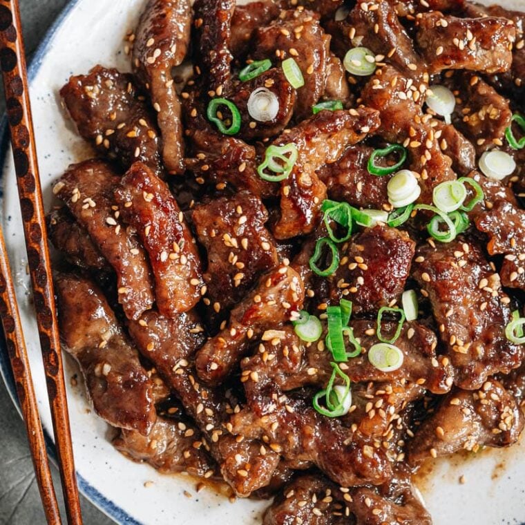 Jing Jiang Rou Si (Peking Shredded Pork, 京酱肉丝)