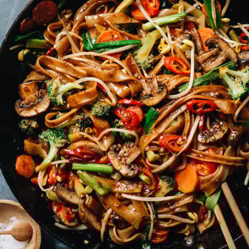 Rice Cake Stir Fry (炒年糕, Chao Nian Gao)