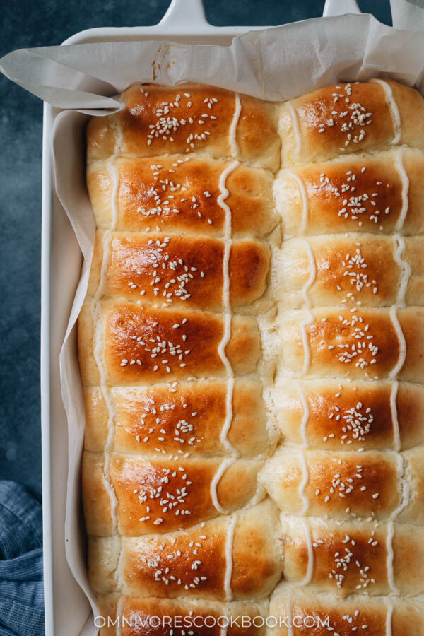Chinese Coconut Buns (Cocktail Buns) - Omnivore's Cookbook