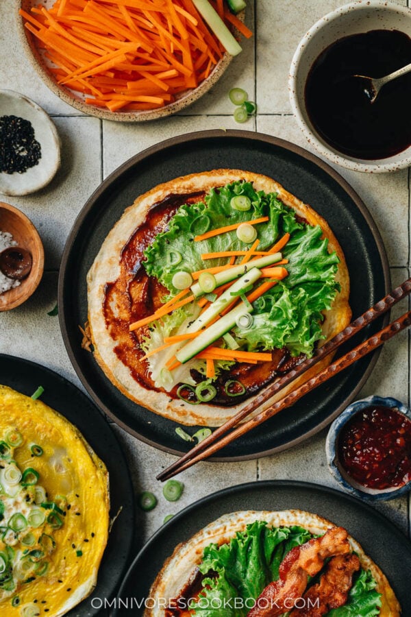 Ji Dan Bing (Chinese Breakfast Pancake, 鸡蛋饼) - Omnivore's Cookbook