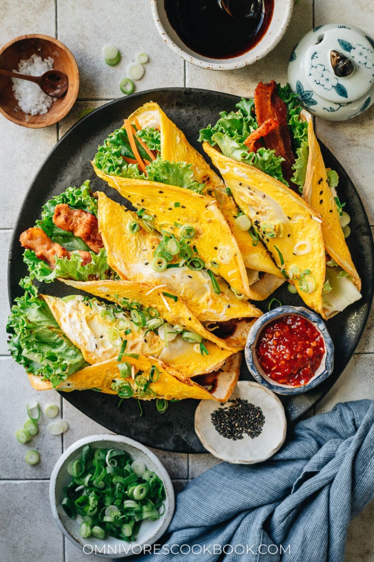 Ji Dan Bing (Chinese Breakfast Pancake, 鸡蛋饼) - Omnivore's Cookbook
