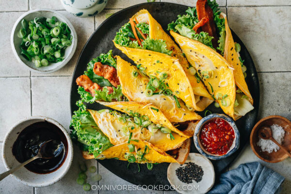 Ji Dan Bing (Chinese Breakfast Pancake, 鸡蛋饼) - Omnivore's Cookbook