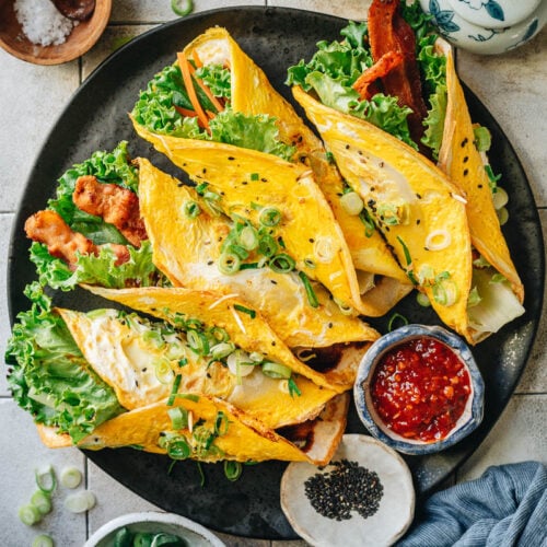 Ji Dan Bing (Chinese Breakfast Pancake, 鸡蛋饼) - Omnivore's Cookbook