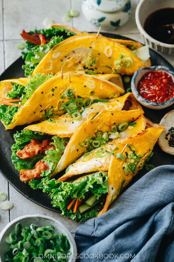 Ji Dan Bing (Chinese Breakfast Pancake, 鸡蛋饼) - Omnivore's Cookbook