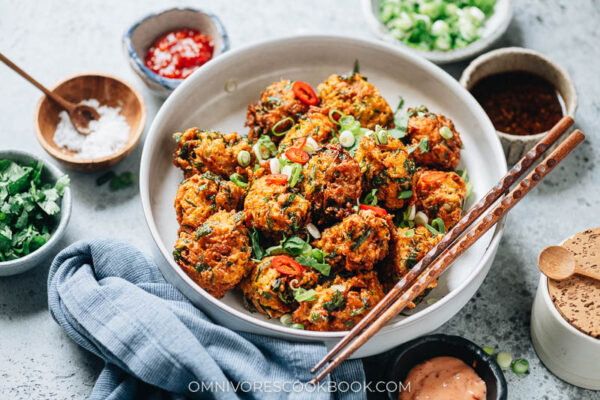 Old-Beijing Fried Carrot Fritters (炸素丸子) - Omnivore's Cookbook
