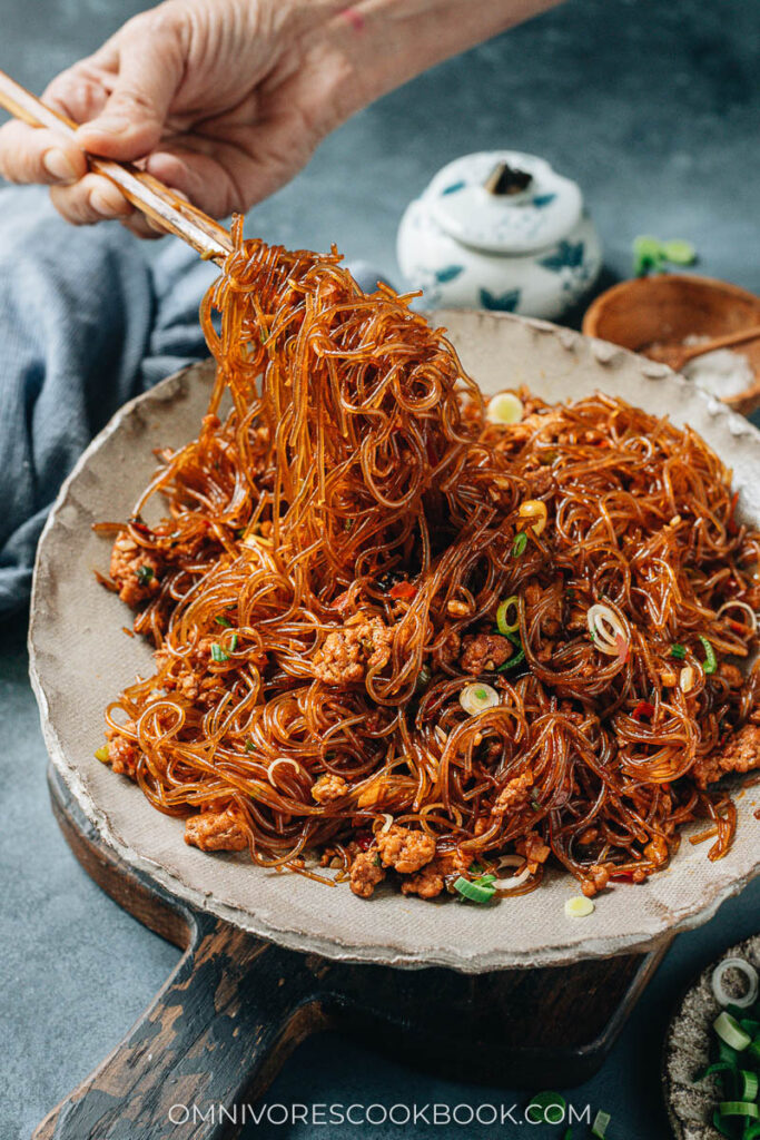 Stir Fried Vermicelli with Pork (Ma Yi Shang Shu, 蚂蚁上树) - Omnivore's ...