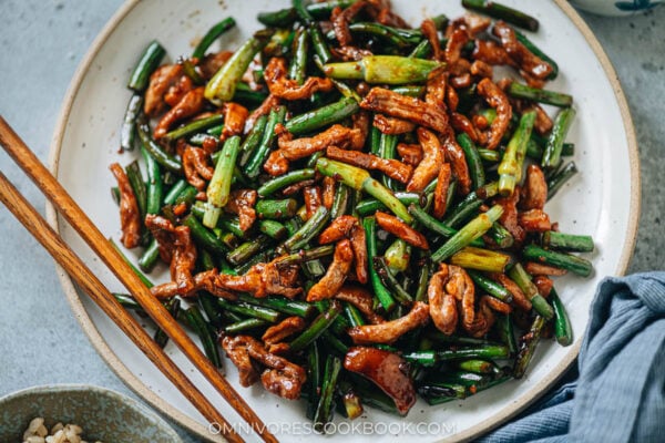 Garlic Scape Stir Fry with Pork (蒜苔炒肉丝) - Omnivore's Cookbook