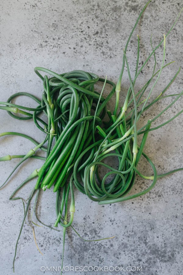 Garlic Scape Stir Fry with Pork (蒜苔炒肉丝) - Omnivore's Cookbook