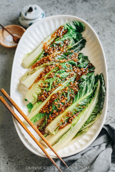 Cantonese Lettuce with Oyster Sauce (蚝油生菜) - Omnivore's Cookbook