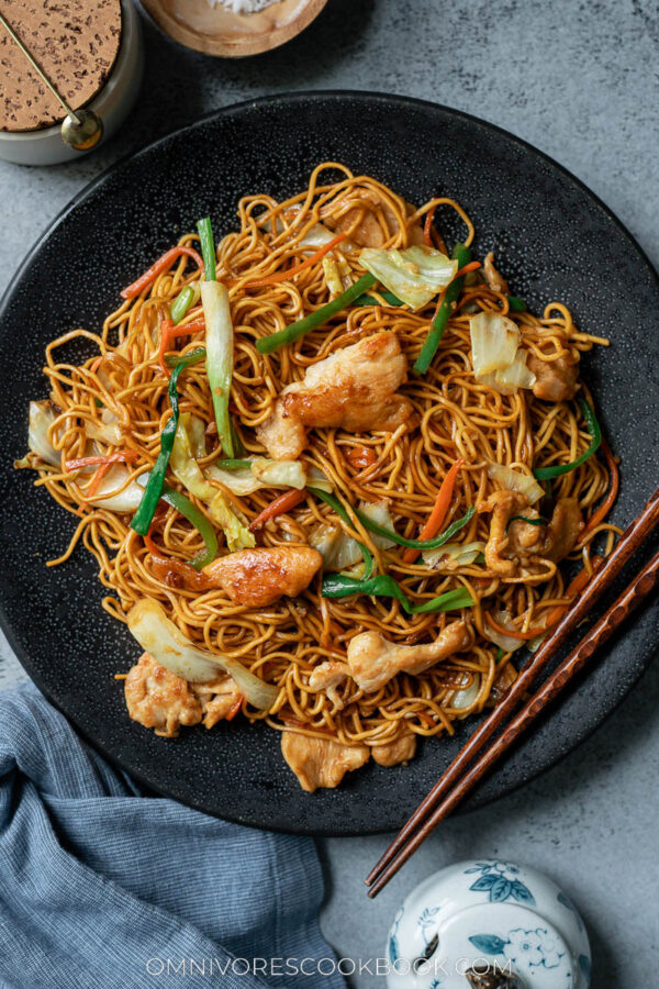 Chicken Chow Mein (鸡肉炒面) - Omnivore's Cookbook