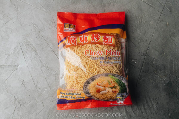 Chicken Chow Mein (鸡肉炒面) - Omnivore's Cookbook