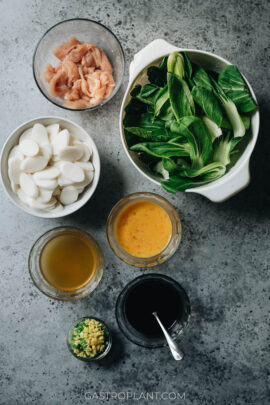 Rice Cake Stir Fry (炒年糕, Chao Nian Gao)