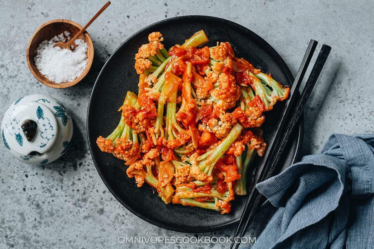 Stir-fried Cauliflower with Tomato Sauce - Omnivore's Cookbook