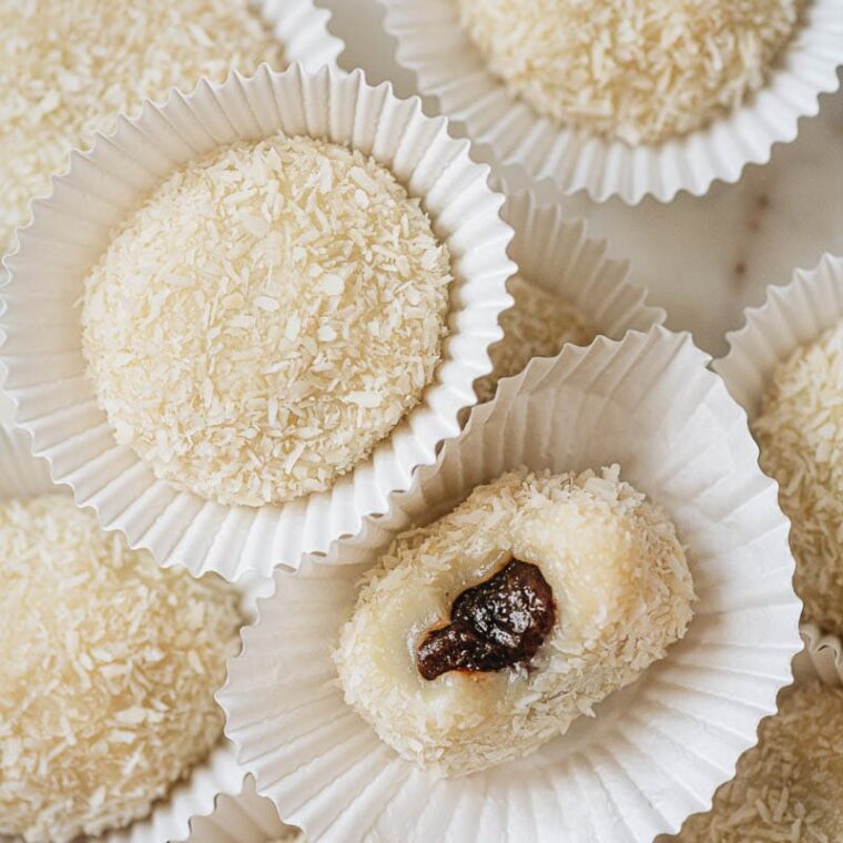 Chinese Steamed Custard Buns (nai wong bao, 奶黄包) - Omnivore's Cookbook