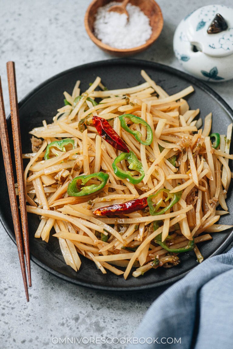 Shredded Potato Stir Fry (酸辣土豆丝) - Omnivore's Cookbook
