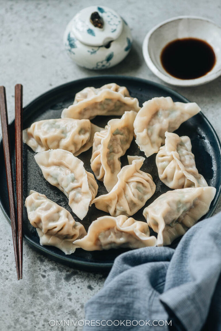 Pork and Chive Dumplings (猪肉韭菜水饺) - Omnivore's Cookbook