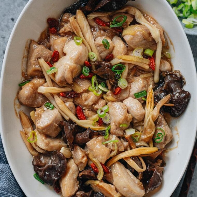 Rice Cake Stir Fry (炒年糕, Chao Nian Gao)