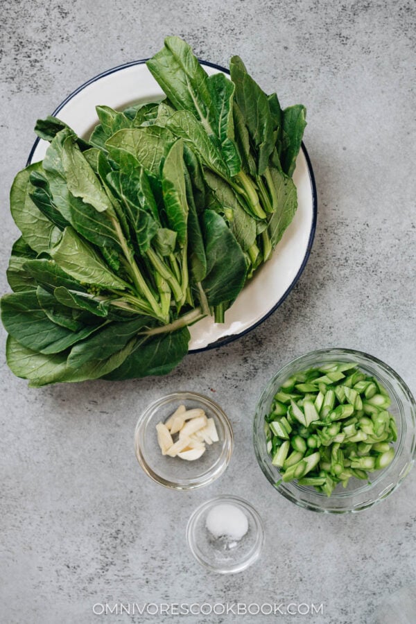 4-Ingredient Yu Choy Stir Fry (清炒菜心) - Omnivore's Cookbook