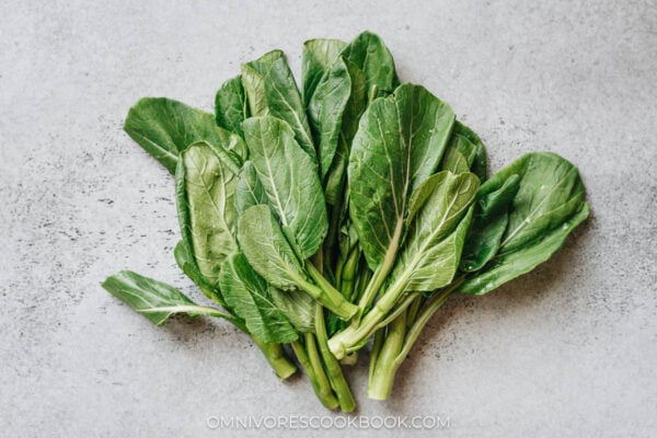 4-Ingredient Yu Choy Stir Fry (清炒菜心) - Omnivore's Cookbook