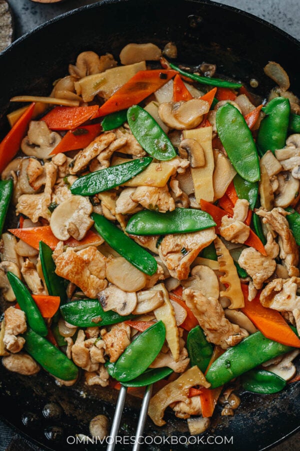 Moo Goo Gai Pan (蘑菇鸡片) - Omnivore's Cookbook